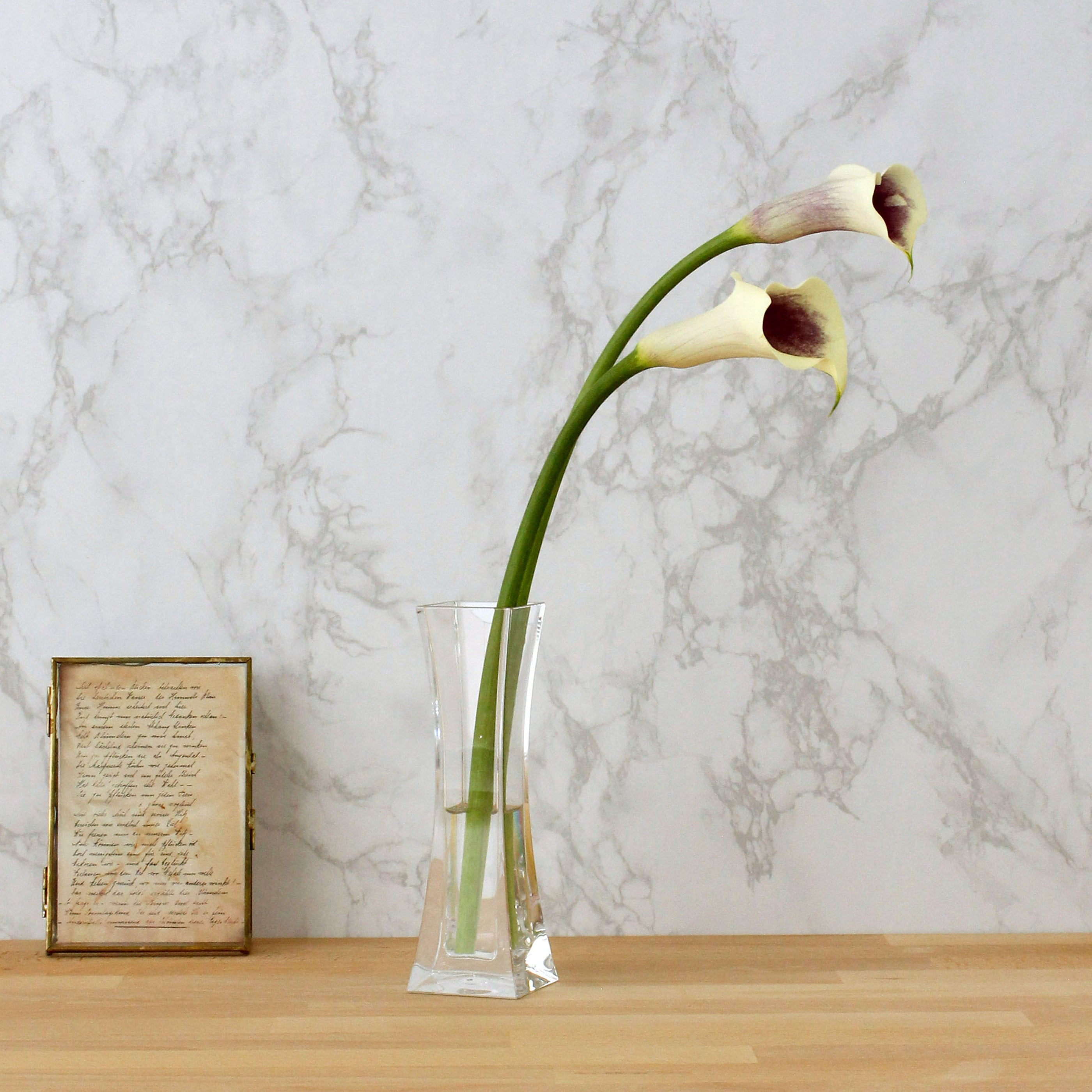 数本の花をスマートに飾る【PC slender - ピーシー スレンダー】割れにくいポリカーボネート製