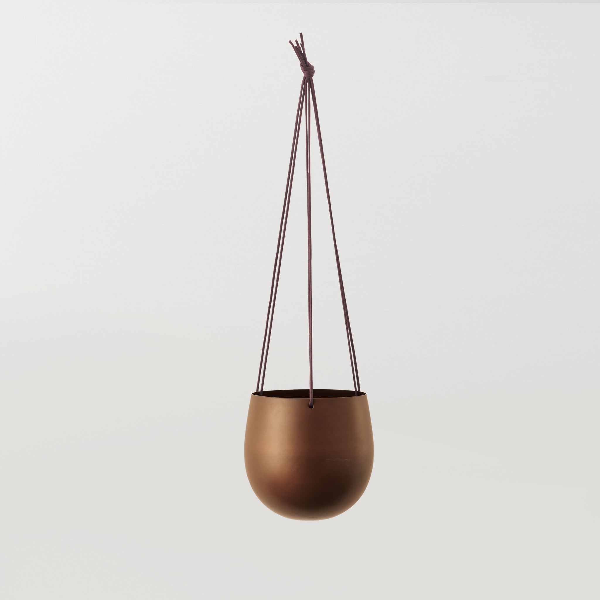 ハンギングならではのカタチを楽しめるアイアンポット【trickle Ⅱ - トゥリクル】